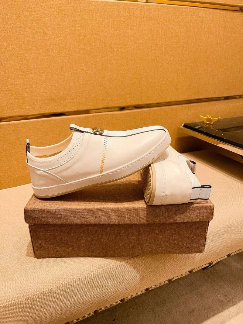 Accurate model Gucci Low Shoes