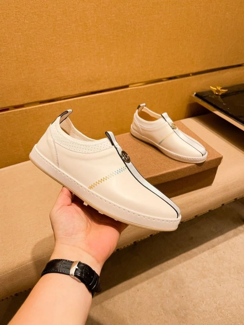 Accurate model Gucci Low Shoes