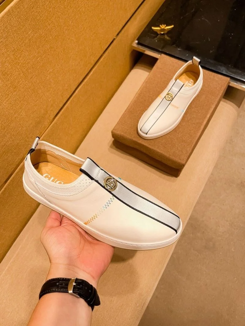Accurate model Gucci Low Shoes