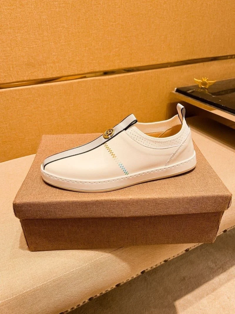 Accurate model Gucci Low Shoes