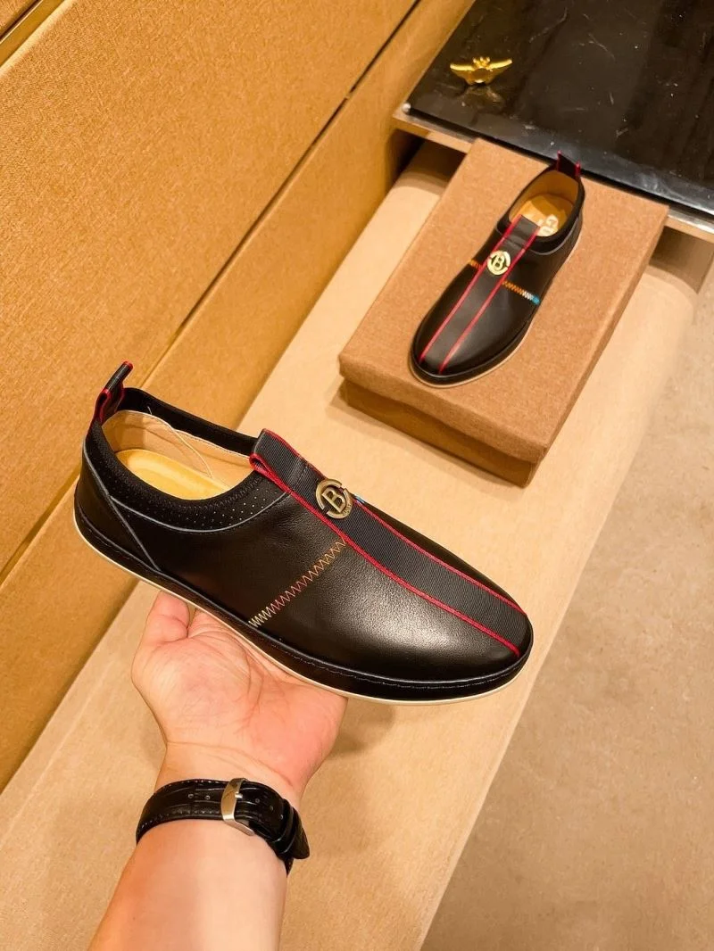 Value-priced Gucci Low Shoes