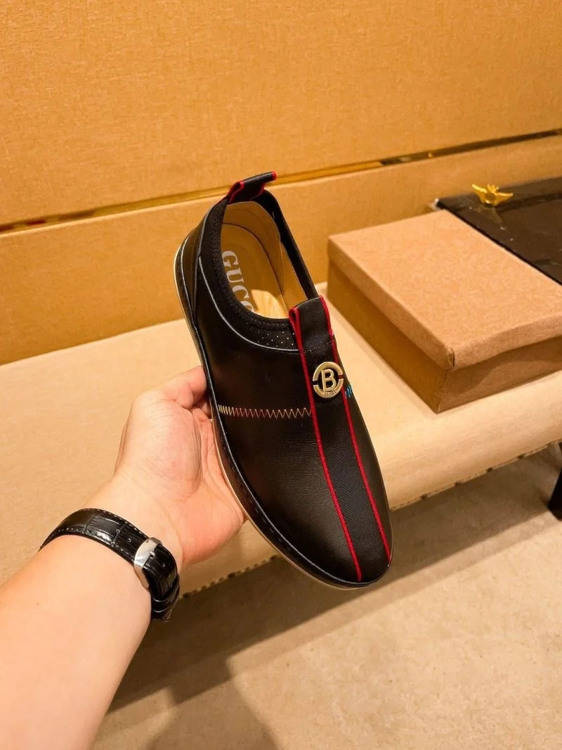 Value-priced Gucci Low Shoes