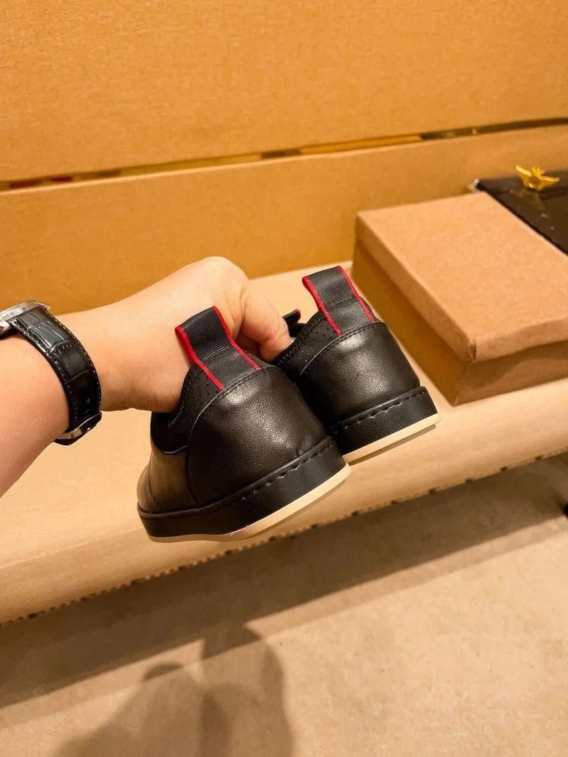 Value-priced Gucci Low Shoes