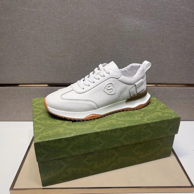 Accurate model Gucci Low Shoes