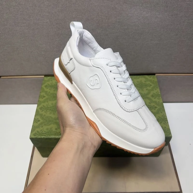 Accurate model Gucci Low Shoes