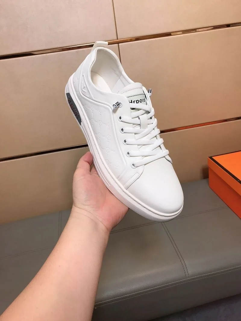 Accurate model Gucci Low Shoes