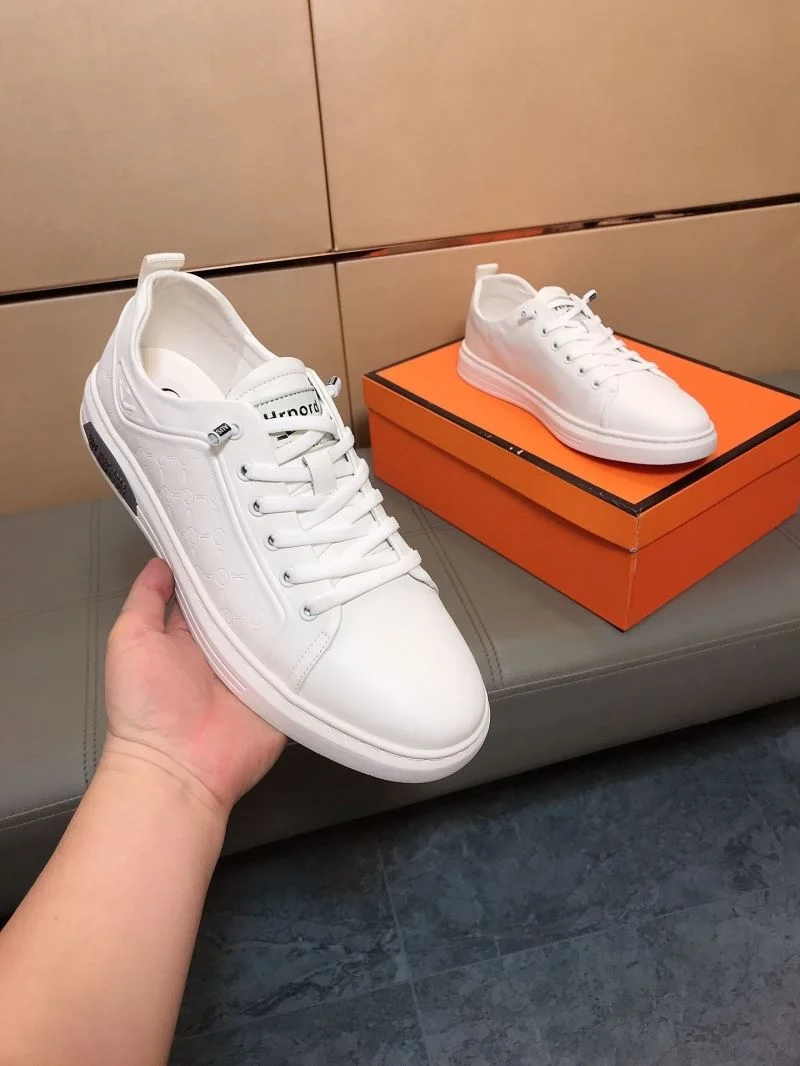 Accurate model Gucci Low Shoes