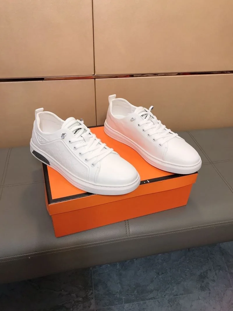Accurate model Gucci Low Shoes