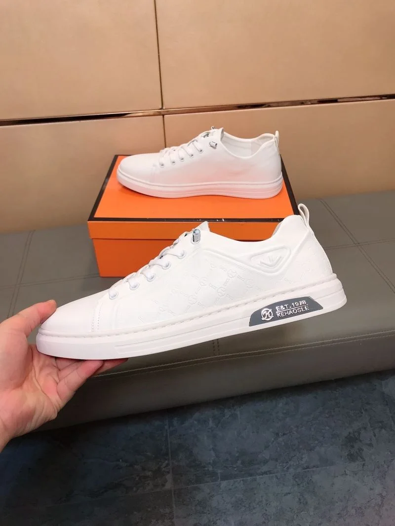 Accurate model Gucci Low Shoes