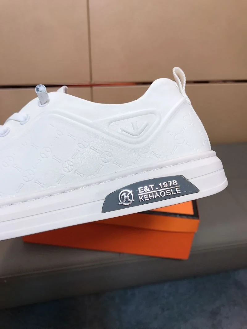 Accurate model Gucci Low Shoes