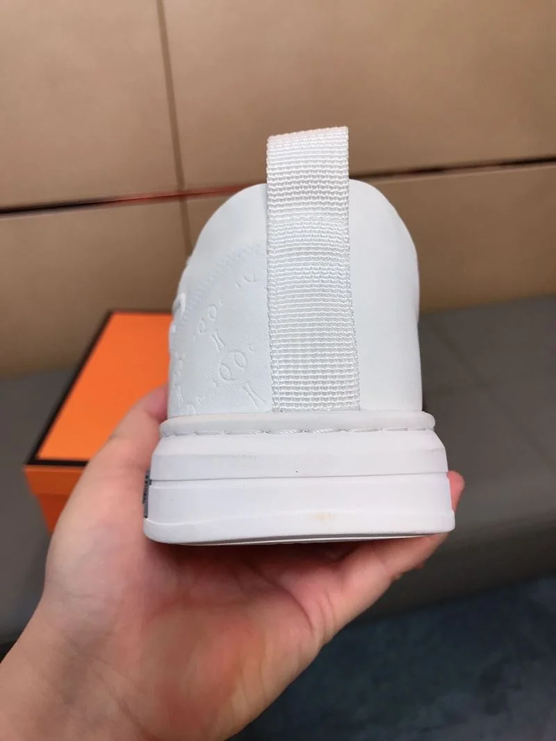Accurate model Gucci Low Shoes