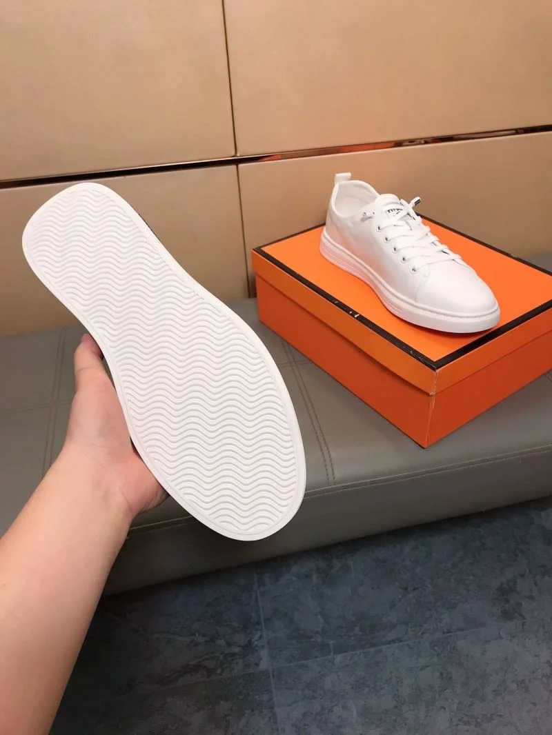 Accurate model Gucci Low Shoes