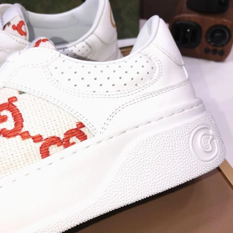Bargain Gucci Low Shoes