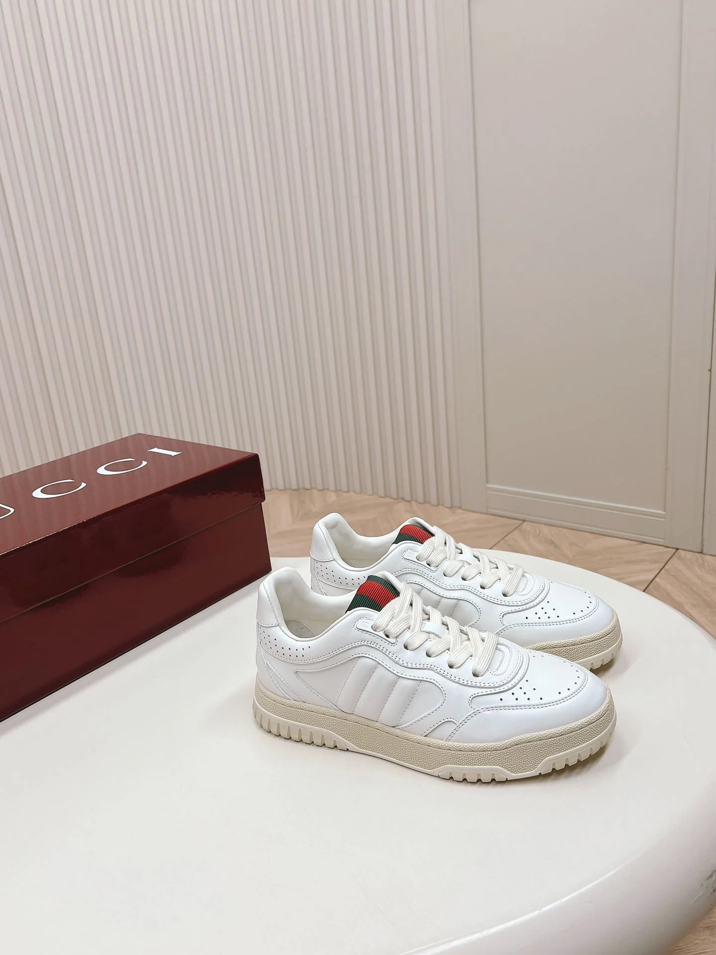 Official Gucci Low Shoes