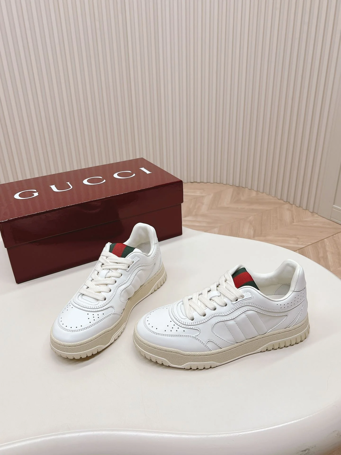 Official Gucci Low Shoes