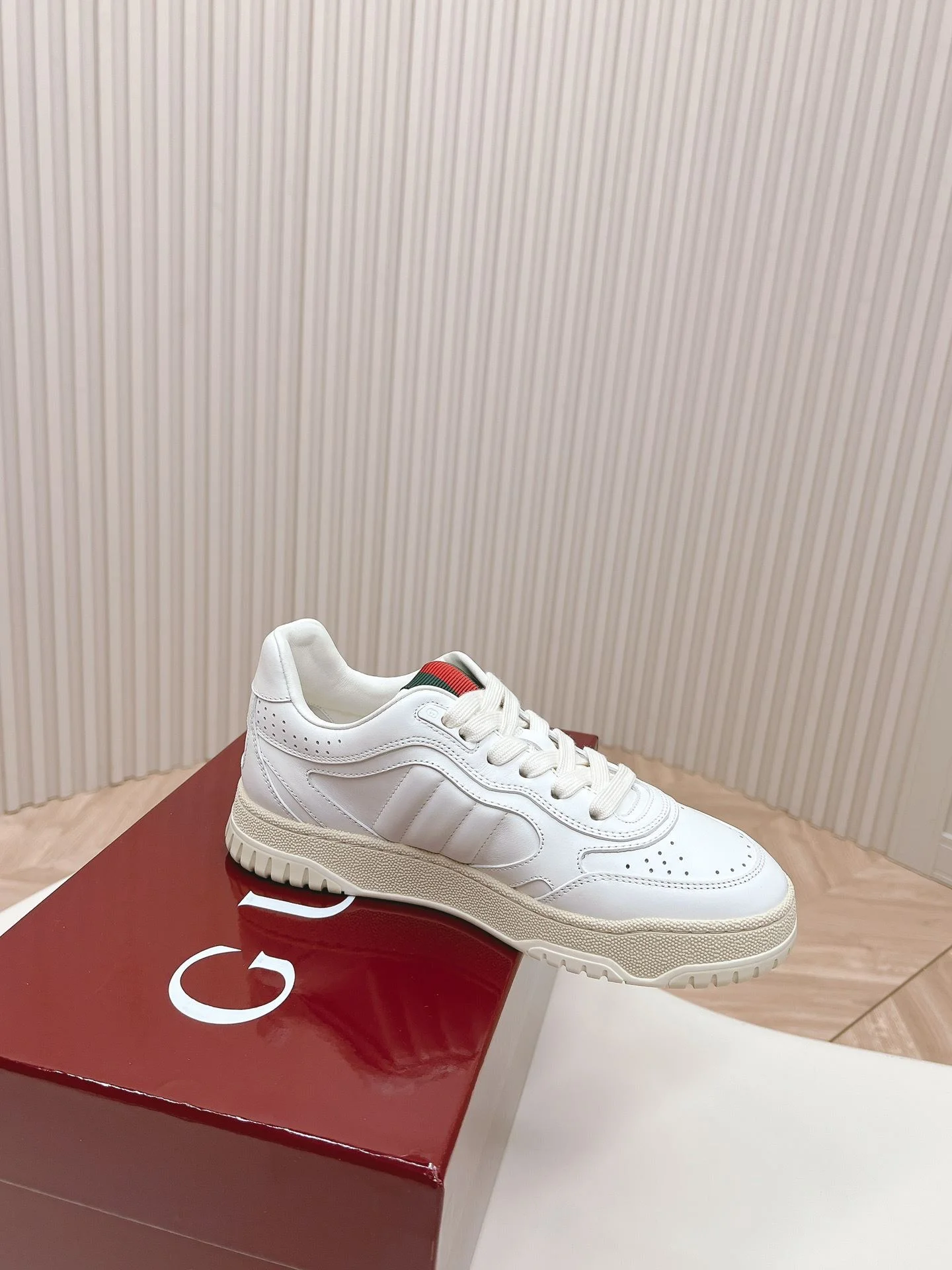 Official Gucci Low Shoes