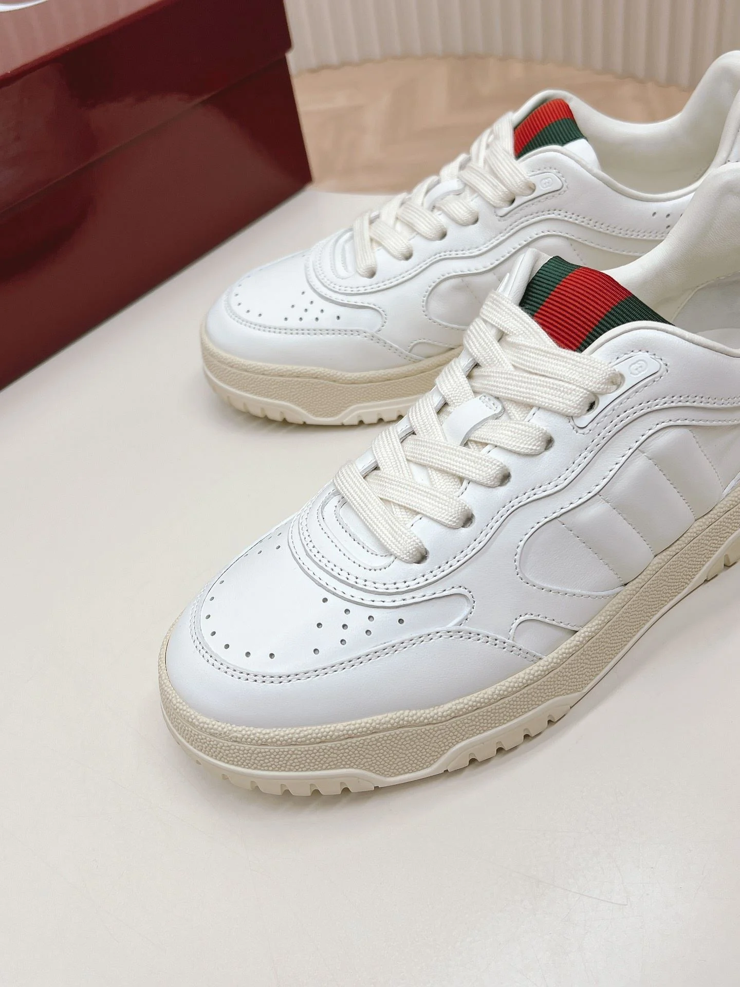 Official Gucci Low Shoes