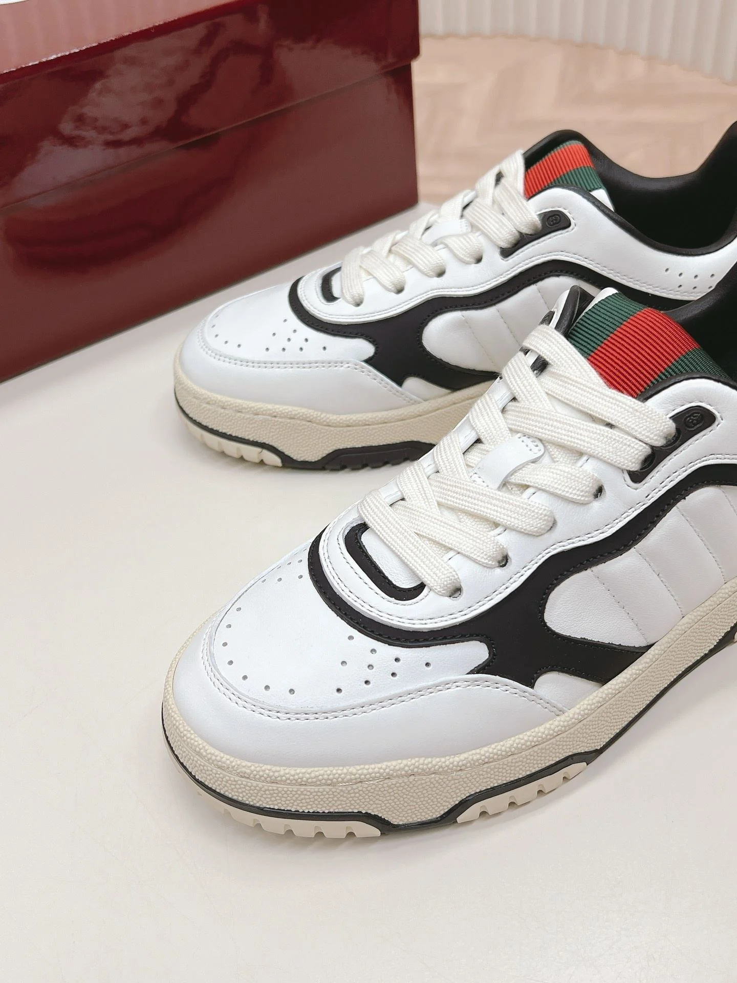 Cut-rate Gucci Low Shoes