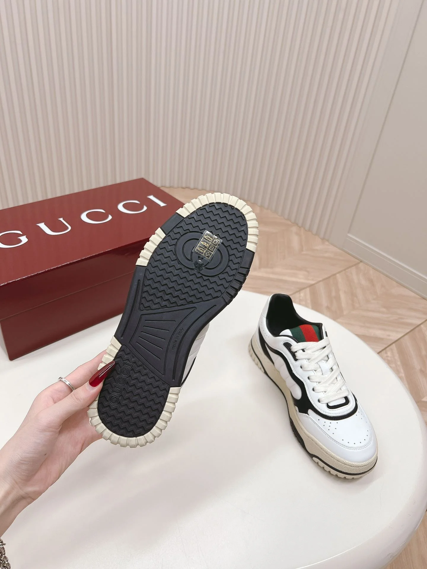Cut-rate Gucci Low Shoes