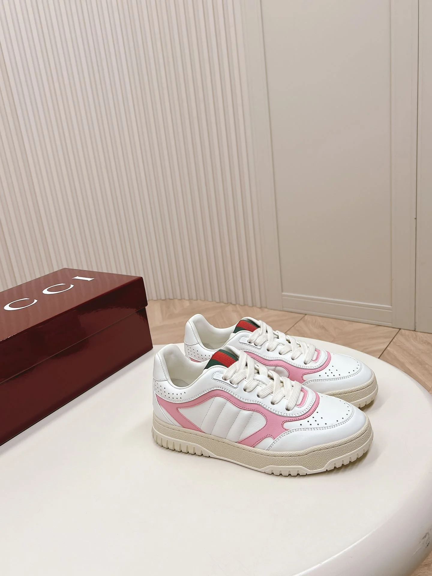 Bargain Gucci Low Shoes