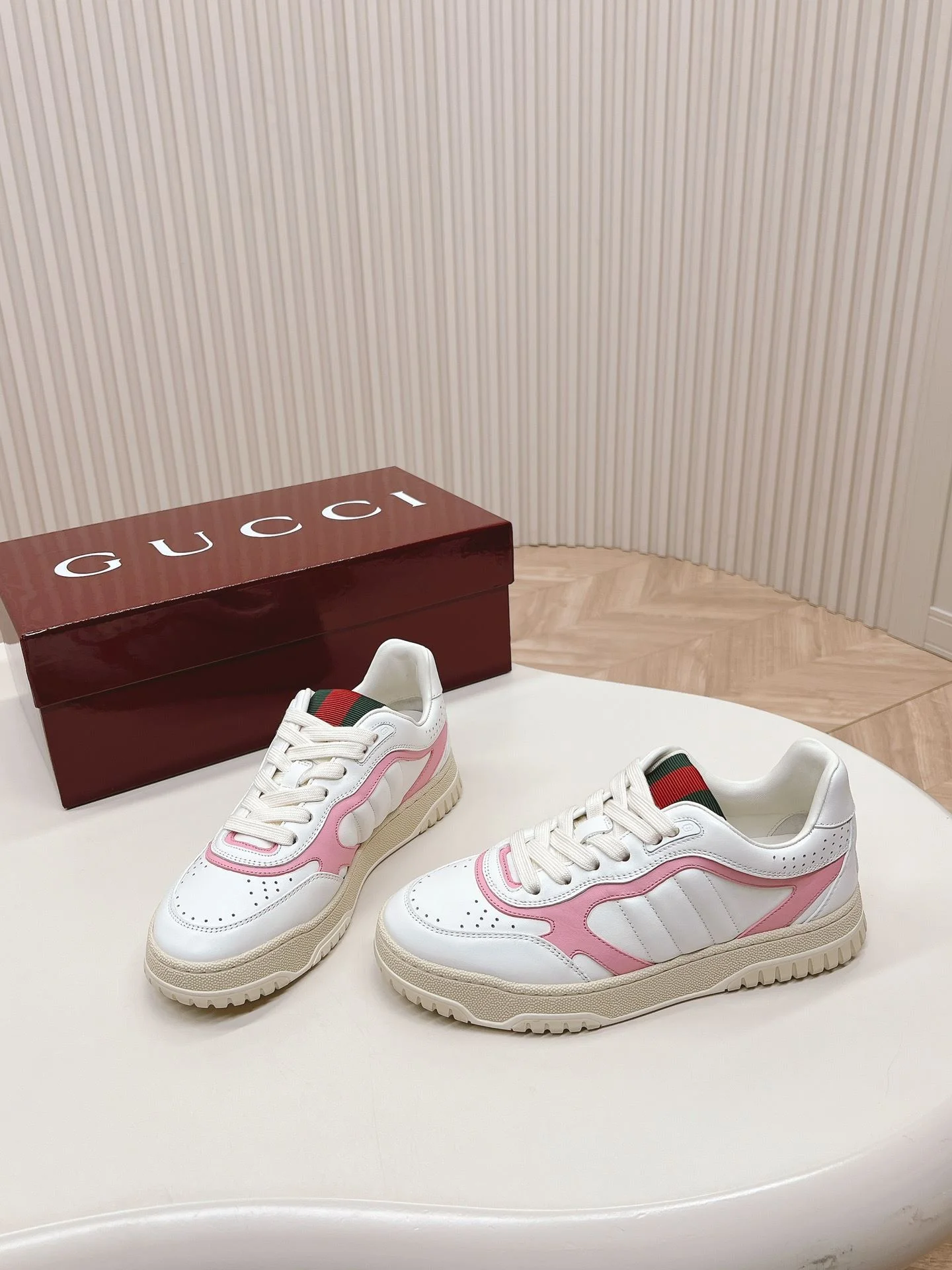 Bargain Gucci Low Shoes