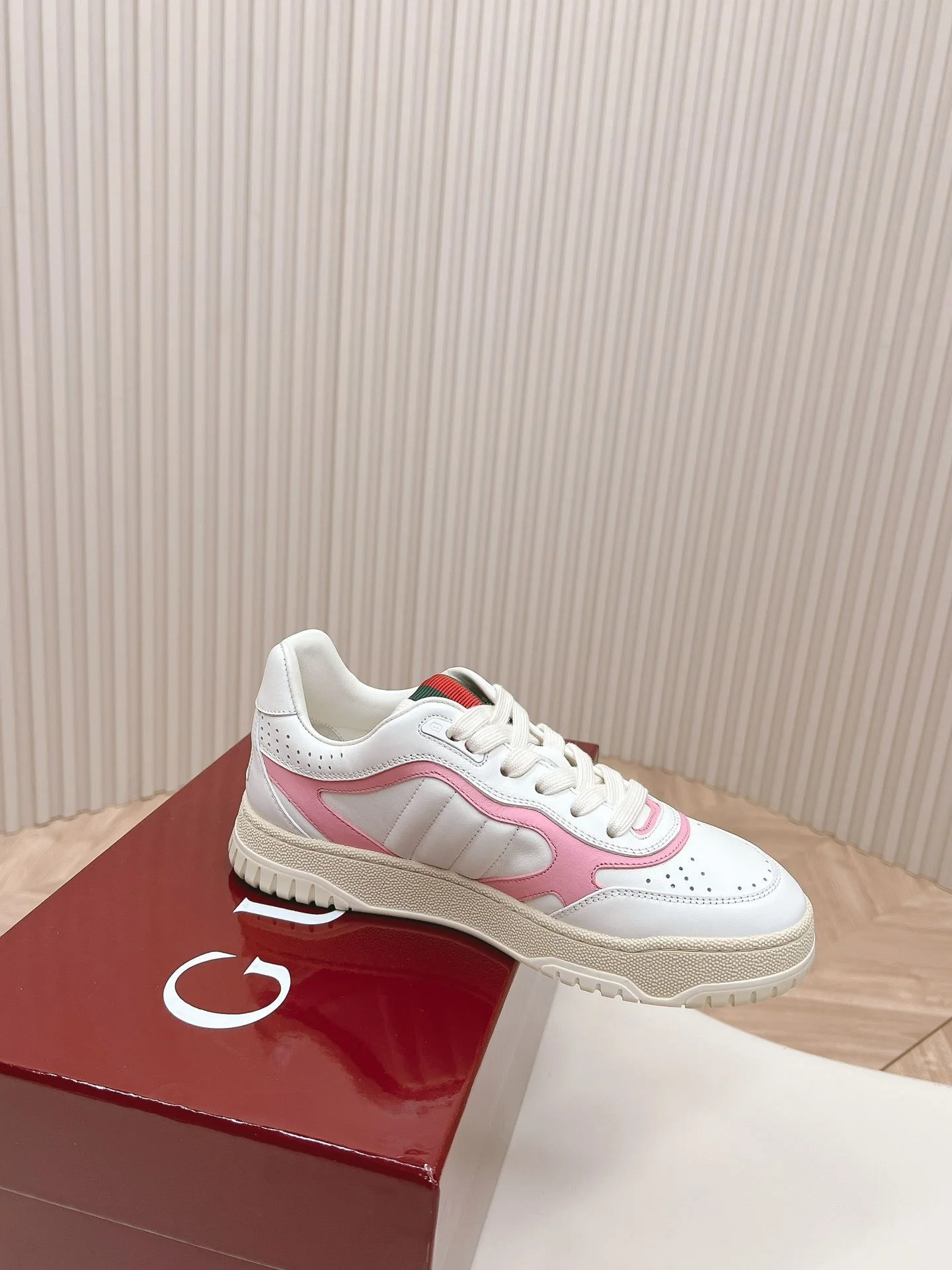 Bargain Gucci Low Shoes