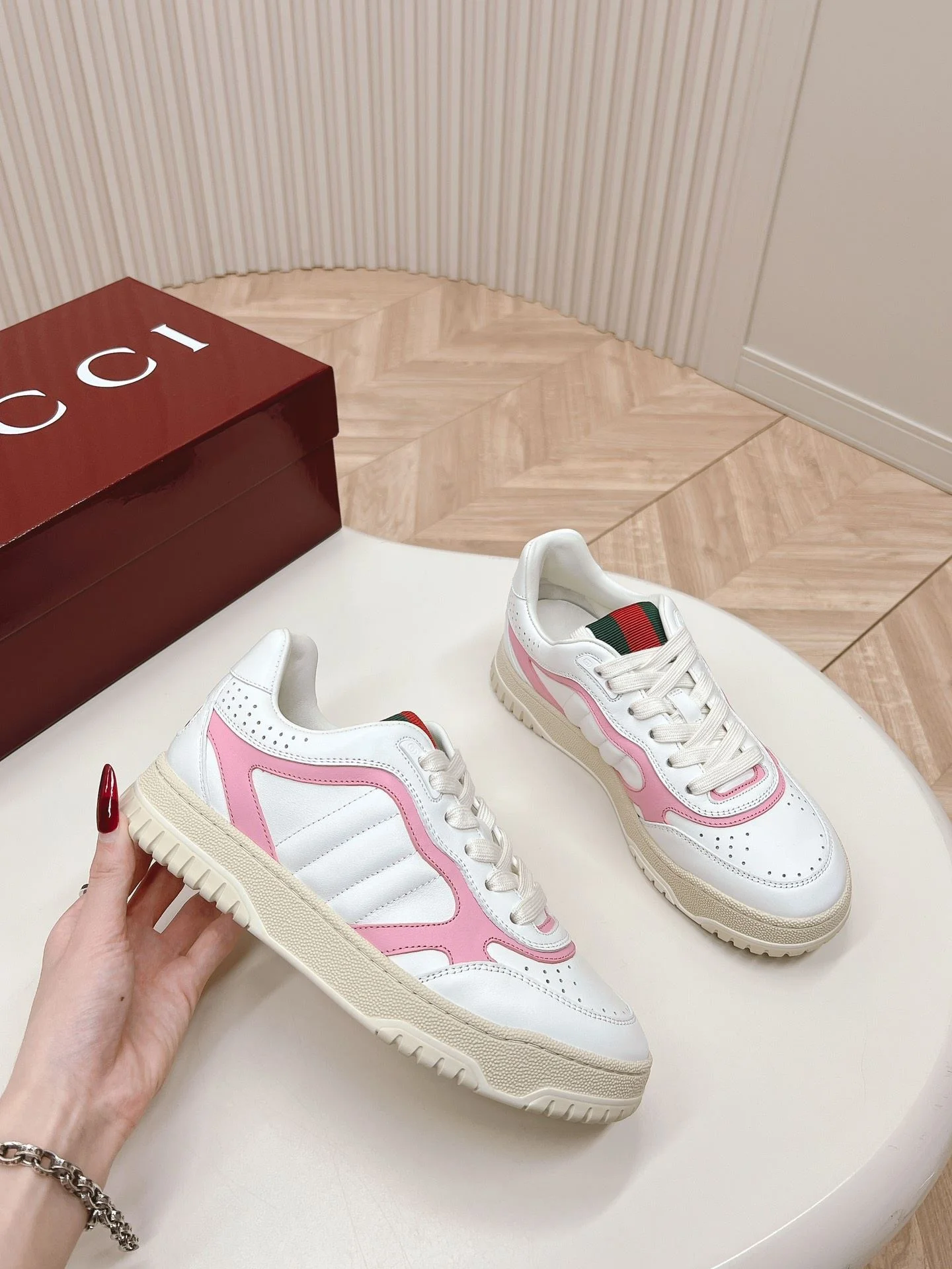 Bargain Gucci Low Shoes