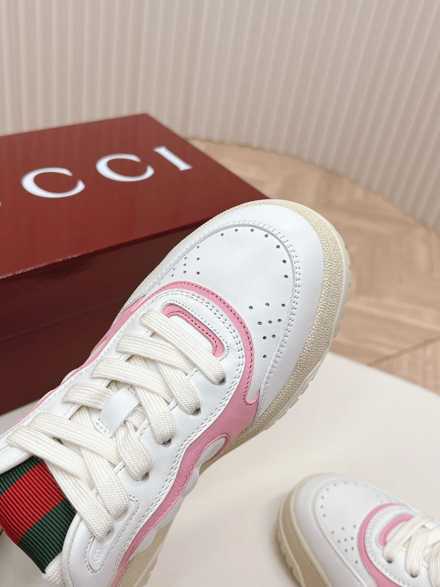 Bargain Gucci Low Shoes