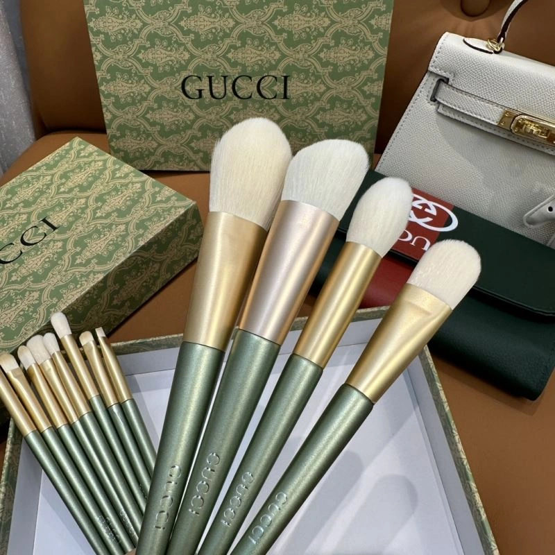 Brand-authenticated Gucci Makeup Brushe
