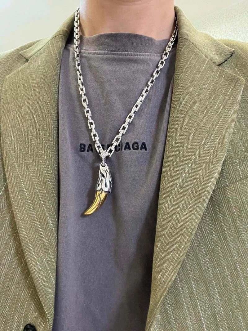 Indistinguishable Gucci Necklaces