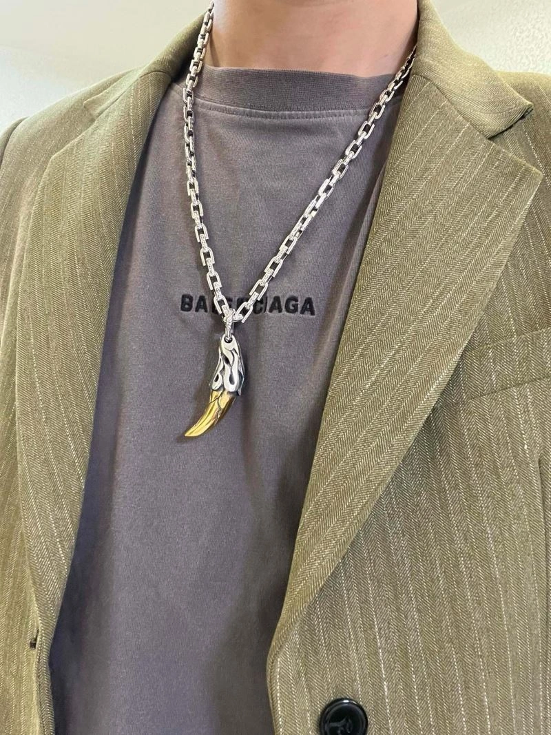 Indistinguishable Gucci Necklaces