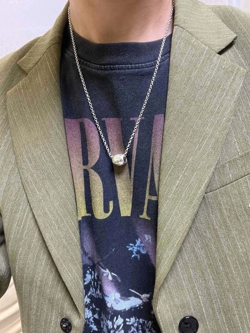 Indistinguishable Gucci Necklaces
