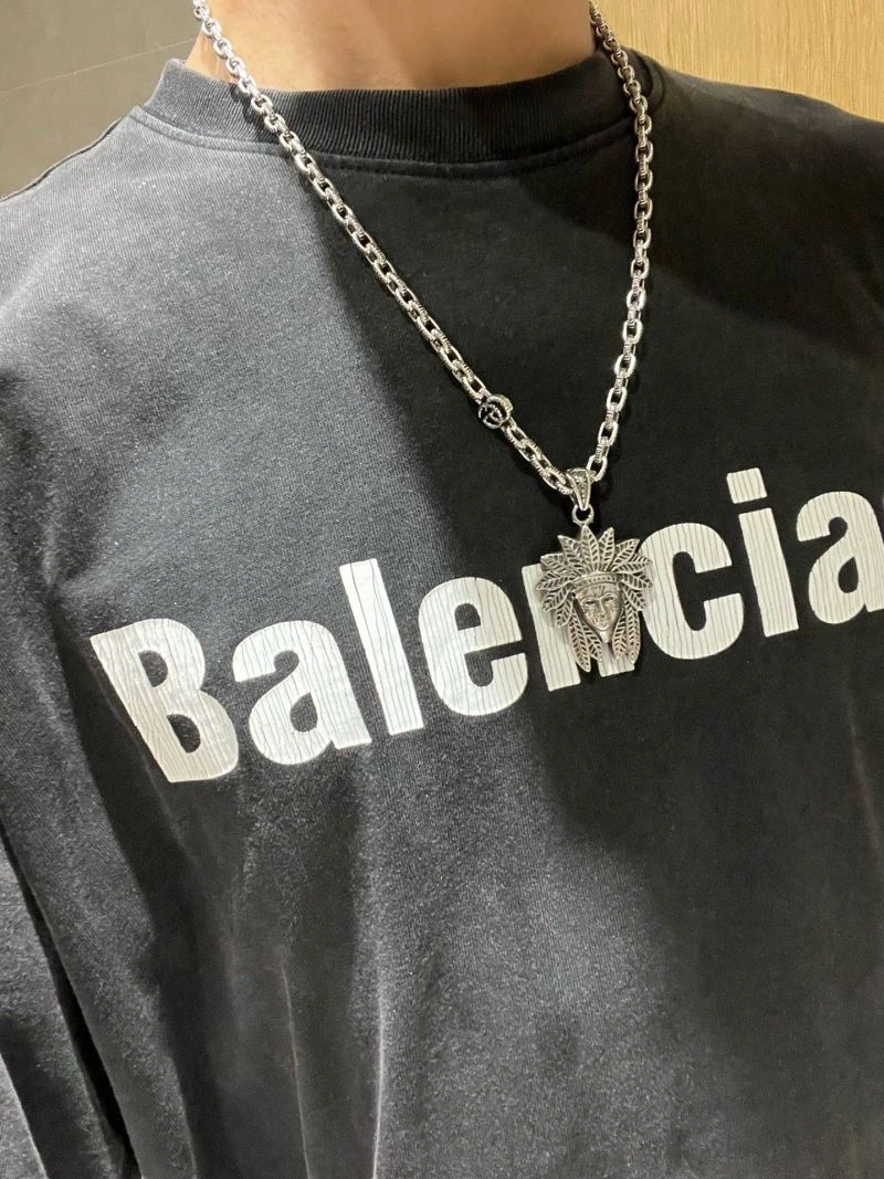 Indistinguishable Gucci Necklaces