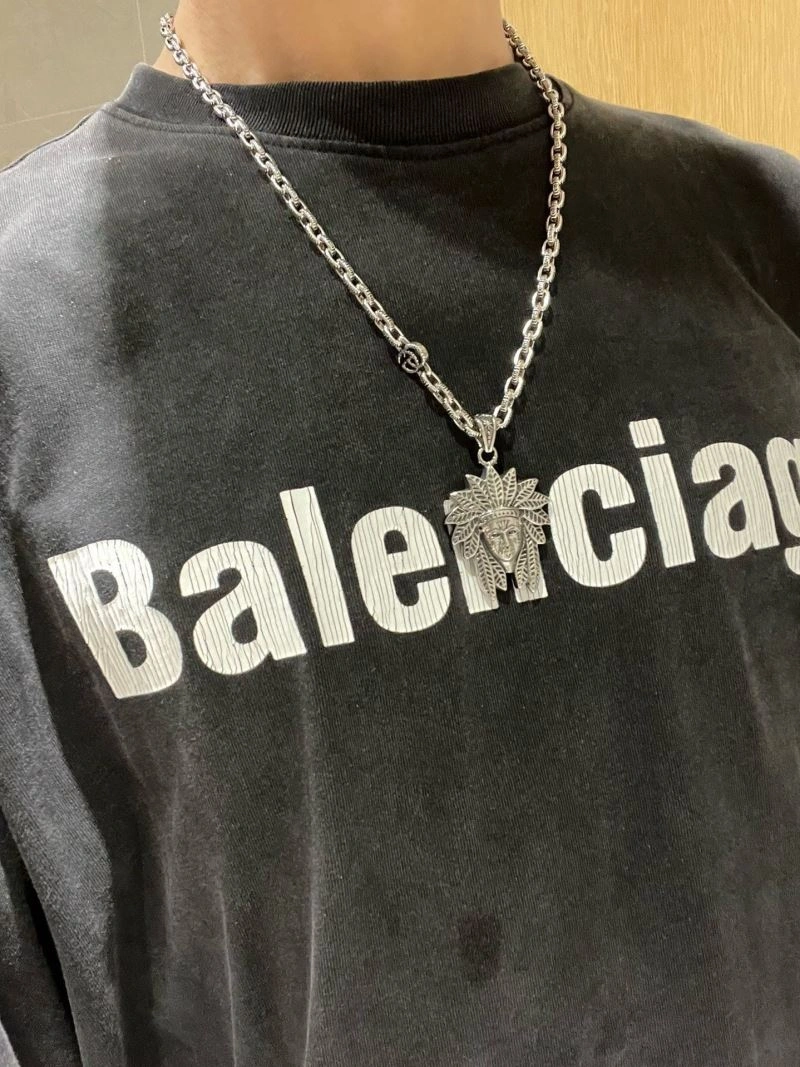 Indistinguishable Gucci Necklaces
