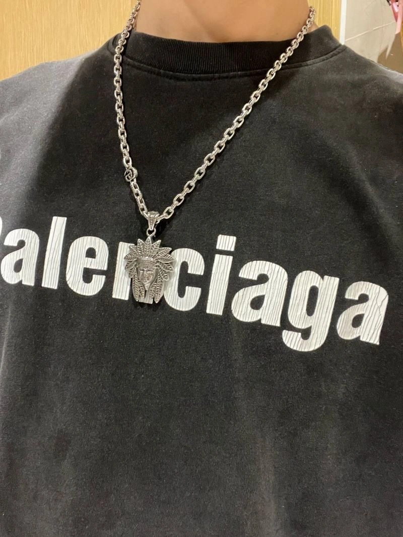 Indistinguishable Gucci Necklaces