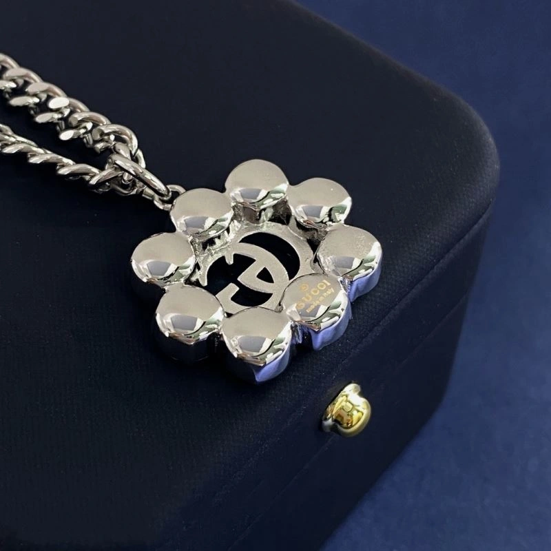Indistinguishable Gucci Necklaces