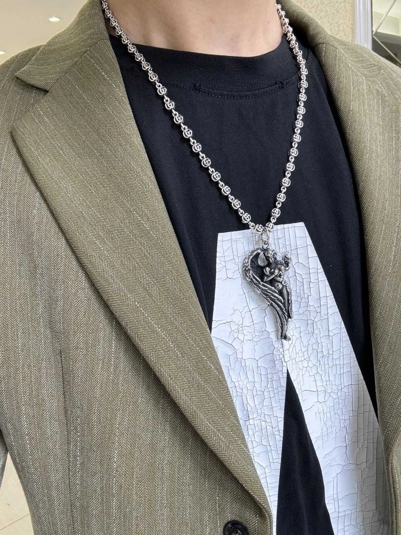 Indistinguishable Gucci Necklaces