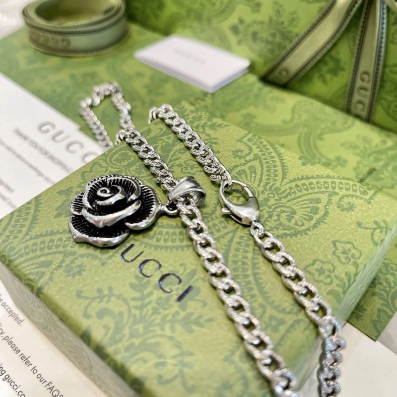 Indistinguishable Gucci Necklaces