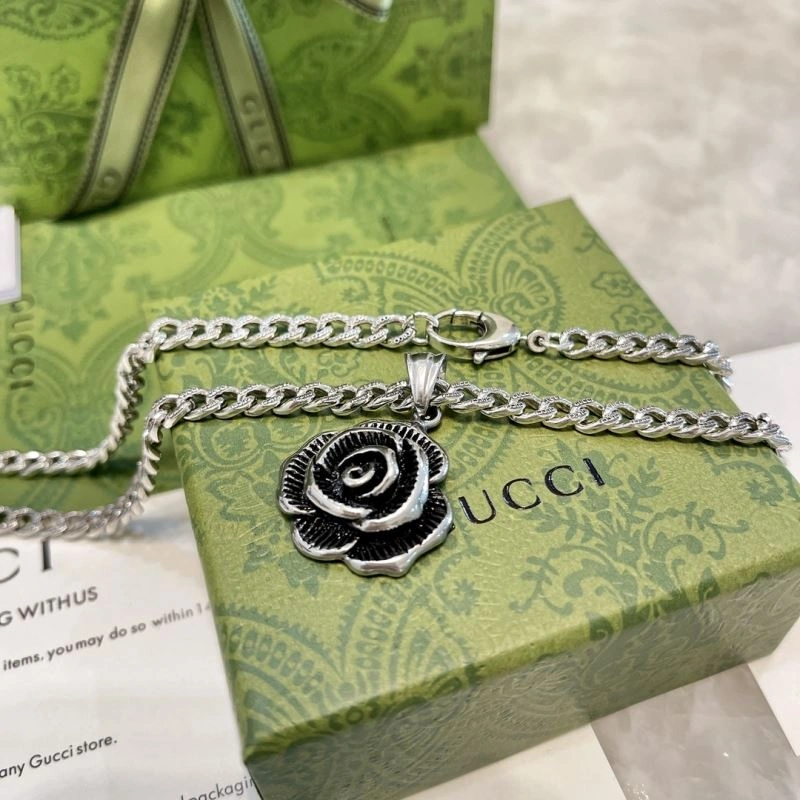 Indistinguishable Gucci Necklaces