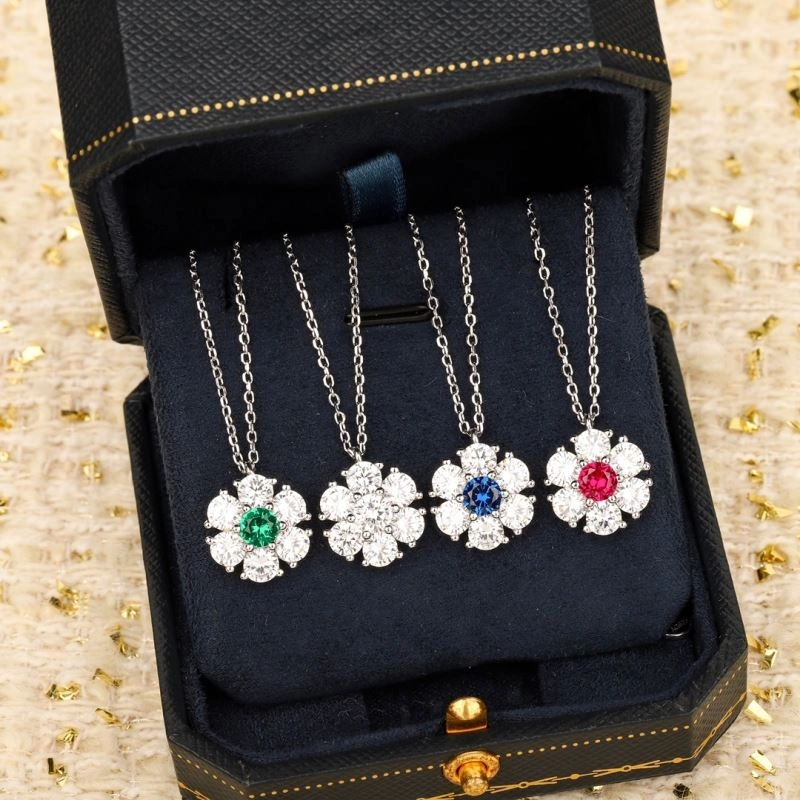 Top mirror Gucci Necklaces