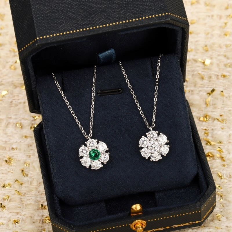 Top mirror Gucci Necklaces