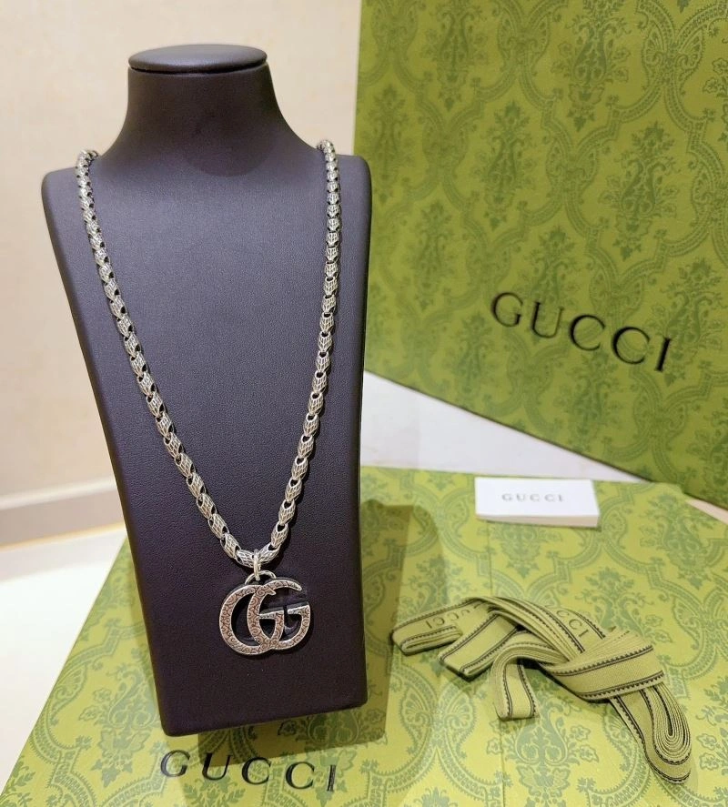 Indistinguishable Gucci Necklaces