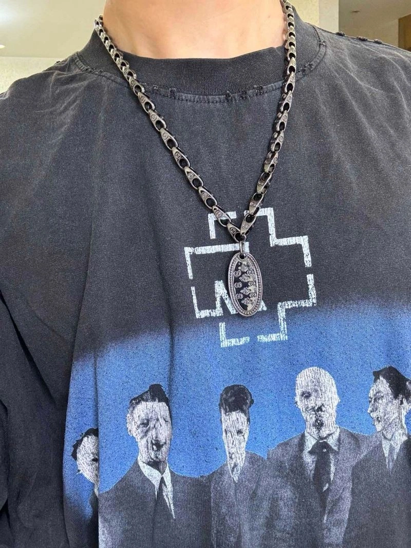 Indistinguishable Gucci Necklaces