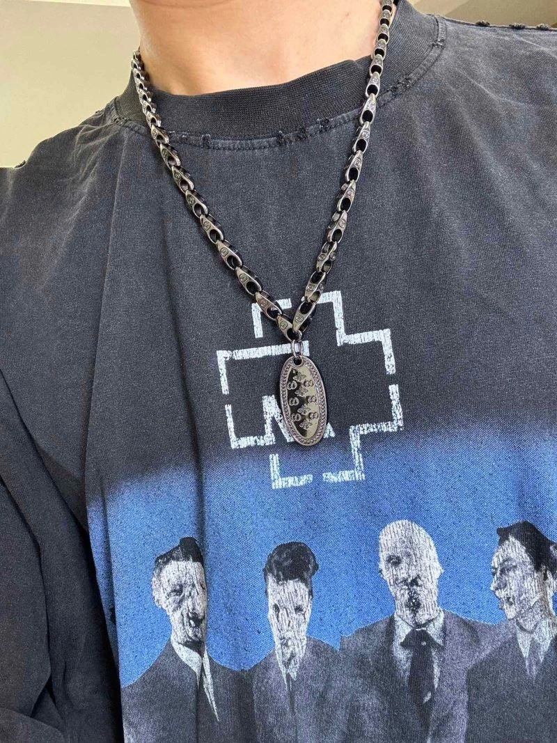Indistinguishable Gucci Necklaces
