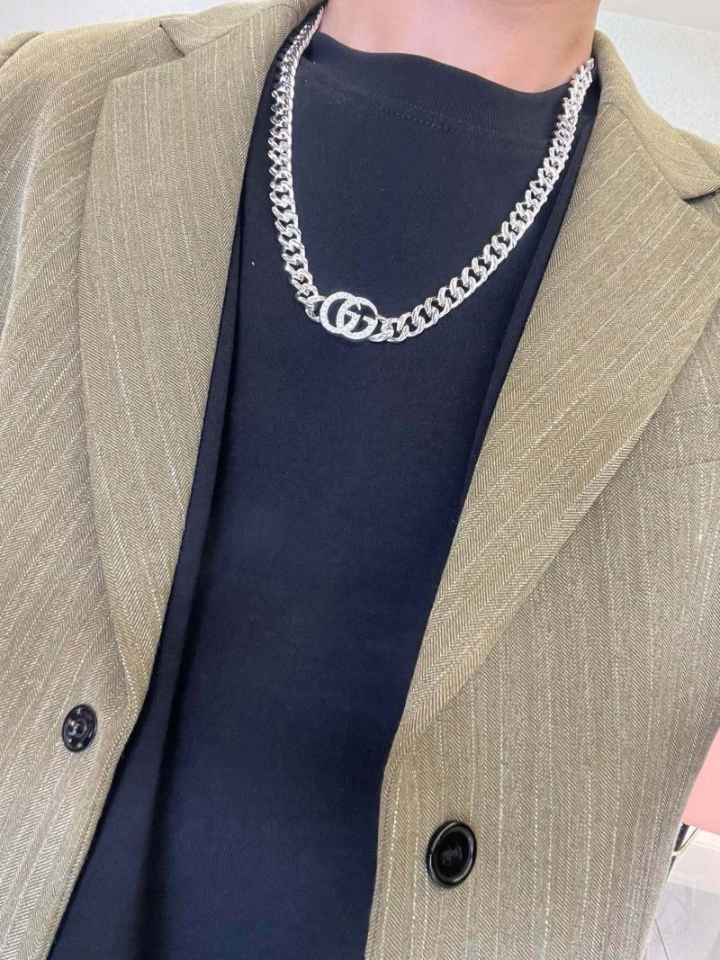 Indistinguishable Gucci Necklaces