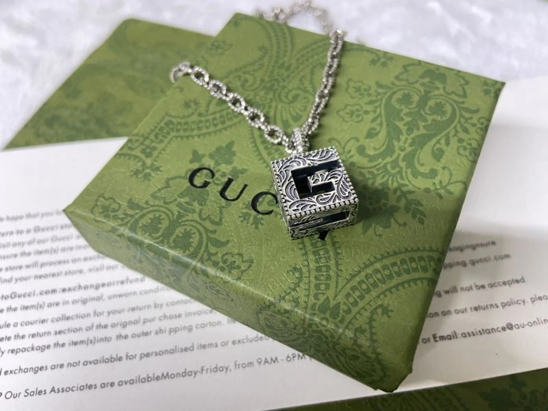 Indistinguishable Gucci Necklaces
