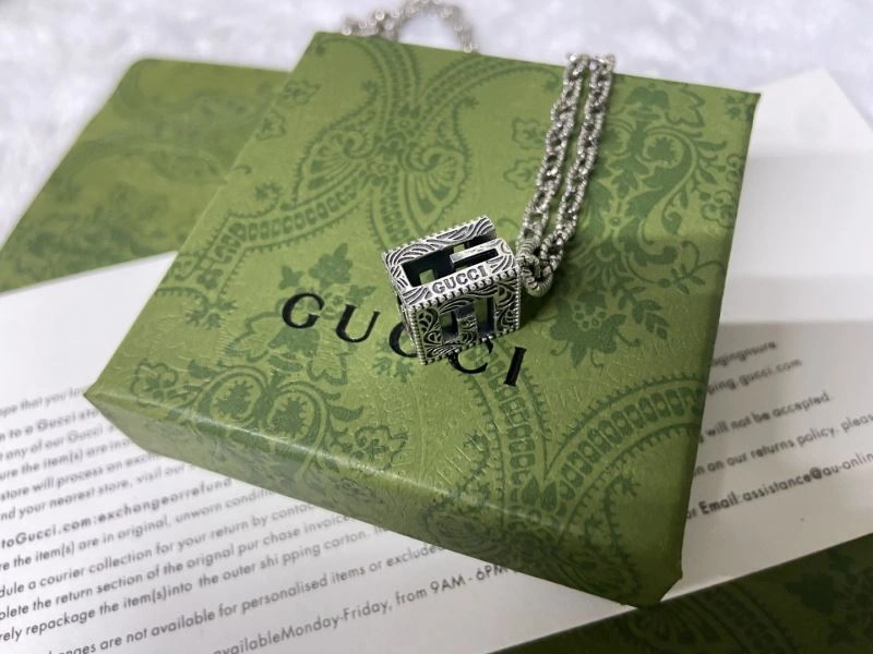 Indistinguishable Gucci Necklaces