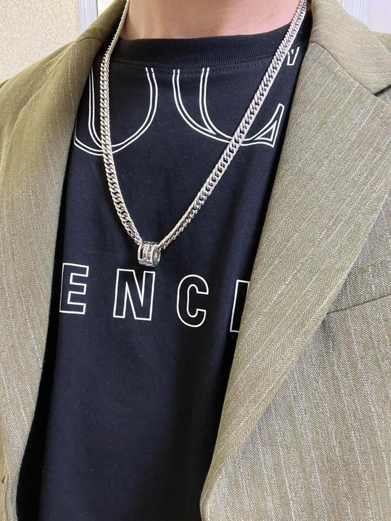 Indistinguishable Gucci Necklaces