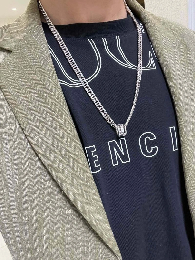 Indistinguishable Gucci Necklaces