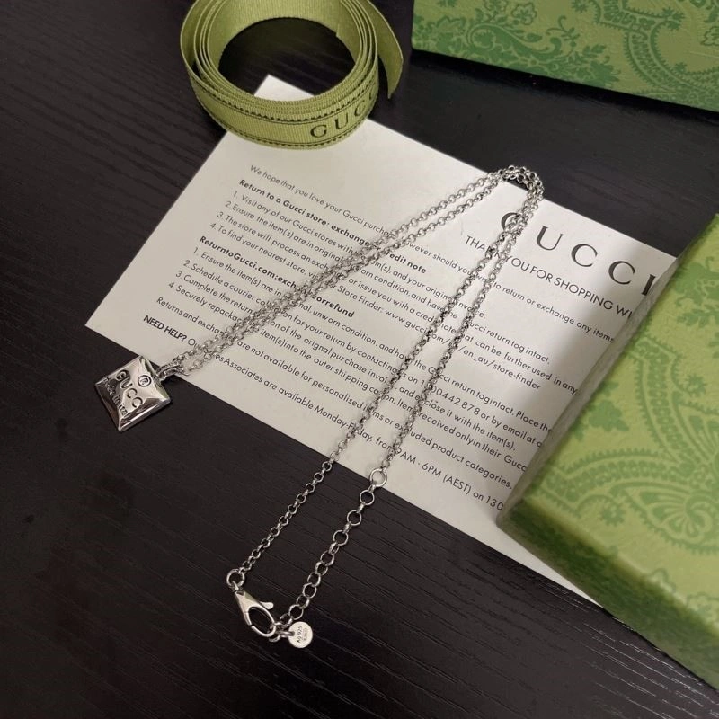Indistinguishable Gucci Necklaces